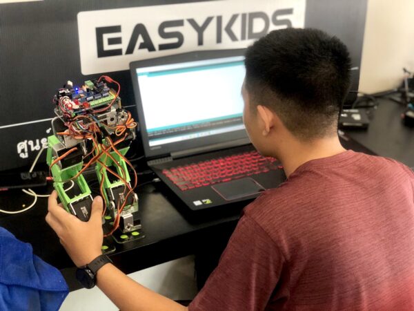 CODING & ROBOTICS COURSE SENIOR : Ages 12+ – EasyKids Robotics